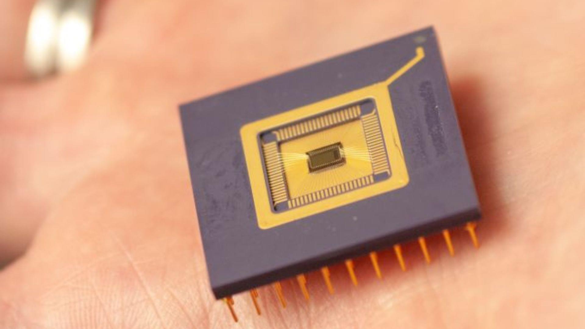 New 4D vision chip can help robots track distance and speed at once ...